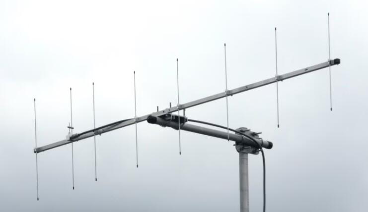 周波数：351.0〜351.7MHz（全97ch） 型式：8ele. 八木アンテナ 利得：13.15dBi FB比：20dB以上 インピーダンス：50Ω VSWR：1.5以下（上記周波数において） 最大入力：50W（FM） コネクター：M-...