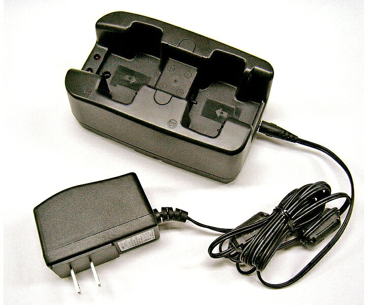 本体2台ずつで充電する場合に使用するACアダプター付き充電セットです。 （5台以上充電する場合は、連結ツイン充電器用スタンド EDC-167Rと連結充電器用アダプター EDC-162をご使用ください。） リチウムイオンバッテリーパック EB...