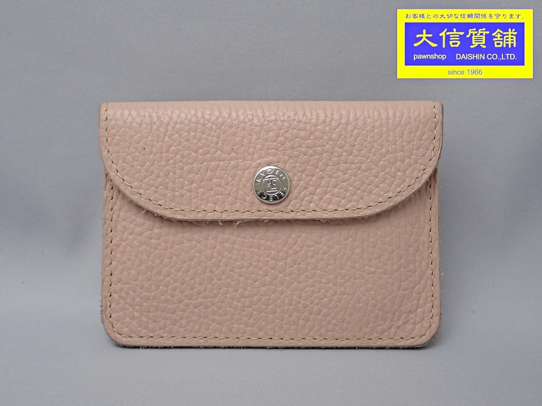 商品の詳細 &nbsp;商品名 KYOTO SELECT キョウトセレクト レザー カードケース大 ピンク 中古B 【送料無料】 &nbsp;管理番号 A-7993 &nbsp;特徴 &nbsp;参考価格 2,200円【税込】 &nbsp;...