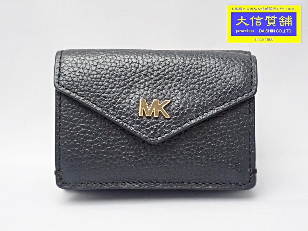 商品の詳細 &nbsp;商品名 MICHAEL KORS マイケルコース コンパクトウォレット 三つ折り 財布 ブラック 中古B+ 【送料無料】 &nbsp;管理番号 A-8136 &nbsp;特徴 &nbsp;参考価格 &nbsp;刻印・...