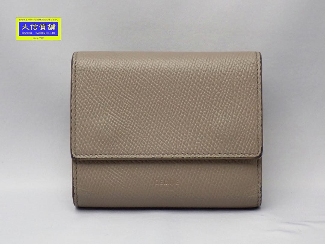 商品の詳細 &nbsp;商品名 CELINE セリーヌ 三つ折り財布 スモール トリフォールド ウォレット トープ系 中古B 【送料無料】 &nbsp;管理番号 A-9227 &nbsp;特徴 &nbsp;参考価格 &nbsp;刻印・製造番...