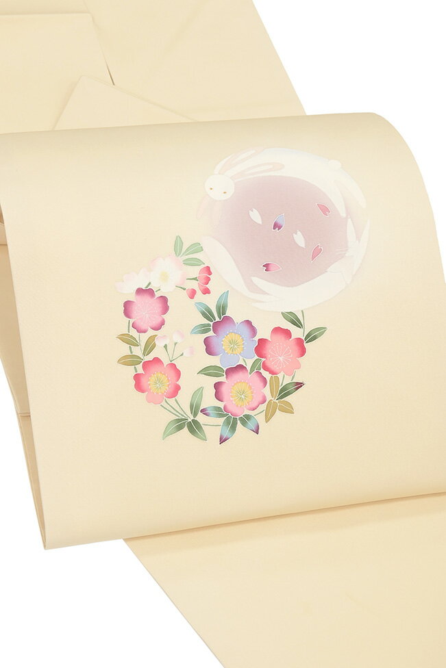 ★　素材　　　正絹★　サイズ　　長さ　約 390cm、　幅　約　31cm　※通常の名古屋帯よりも長いロングサイズですが、前柄から　太鼓柄までの柄付けは標準体型の方向けです。★　色　　　　 薄卵色　■■■　　（小学館発行『色の手帖』参照）★　...