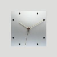 design　Ken Yokokawa 横河健サイズ：18×18cm素材アルミニウム：アルミニウム、ゴムソリッドサ−フェイス：人口大理石（黒・白）、アルミニウム保障期間：購入時より半年made in Japan　（ムーブメント：日本製） メ...