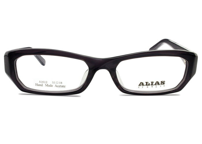 フレーム情報 ■フレームカラー：クリアブラック ■フレーム材　質：プラスチック ■付属品：アイカフェオリジナルケース ※デモレンズが入った状態ではご使用できませんので、必ず度数ナシ・度数付レンズに入れ替えてご使用ください。 ※こちらの商品は...