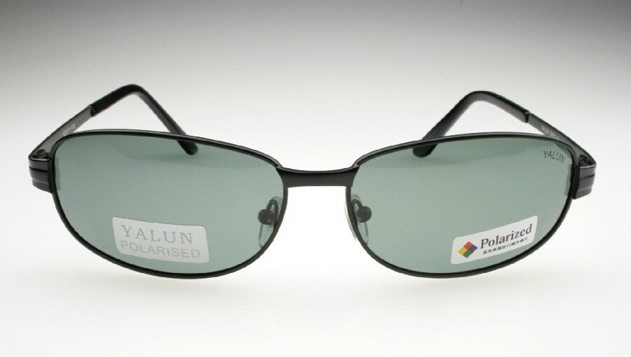 ＜サイズ＞ ■レンズ幅：62mm ■ブリッジ：17mm ■テンプル：133mm ■フレーム全幅(内側)：142mm ■高さ：37mm ＜カラー＞ ■フレーム：マットブラック ■テンプル：マットブラック ■レンズカラー：ダークグリーン ■偏光...