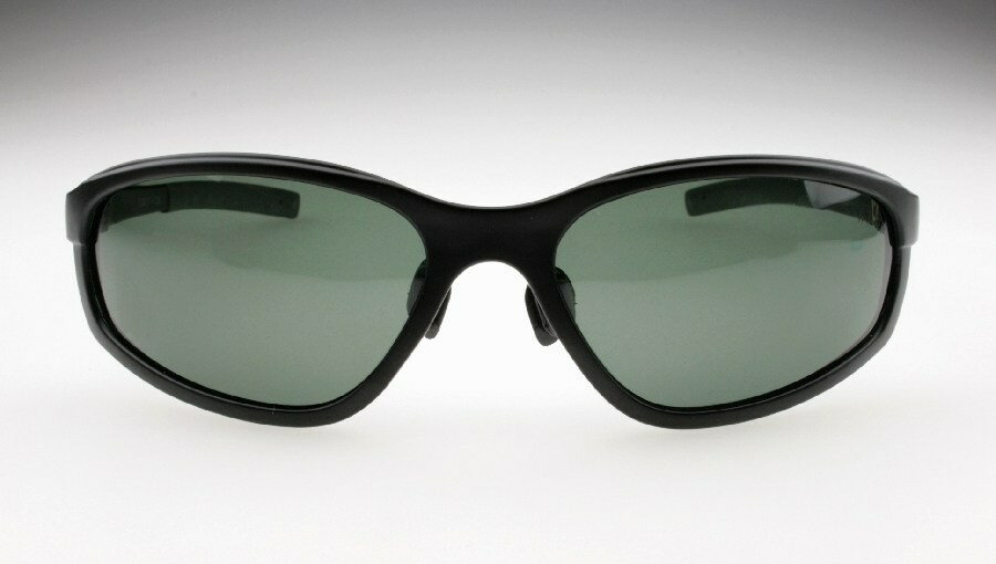 ＜サイズ＞ ■レンズ幅：63mm ■ブリッジ：17mm ■テンプル：125 ■フレーム全幅(内側)：142mm ■高さ：36mm ＜カラー＞ ■フレーム：マットブラック ■テンプル：マットブラック ■レンズカラー：ダークグリーン ■偏光レン...