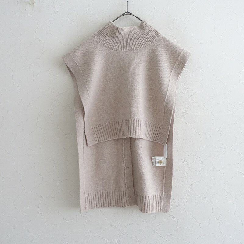 表記サイズ：F 実寸サイズ：肩幅43cm, 身幅40cm, 袖丈53(前-18)cm （多少の誤差はご了承ください） 素材：毛100％　中国製 カラーなど：yuni IS LIKE A FLOWER TO ME.のハイネックウールニットベス...