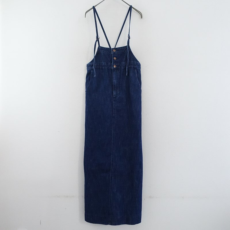表記サイズ：M 実寸サイズ：着丈WAISTから98cm, ウエスト幅39cm, ヒップ幅45cm, スリット後裾35cm （多少の誤差はご了承ください） 素材：綿100％　革ラベル：合成皮革　ベトナム製 カラーなど：Wranglerのデニム...