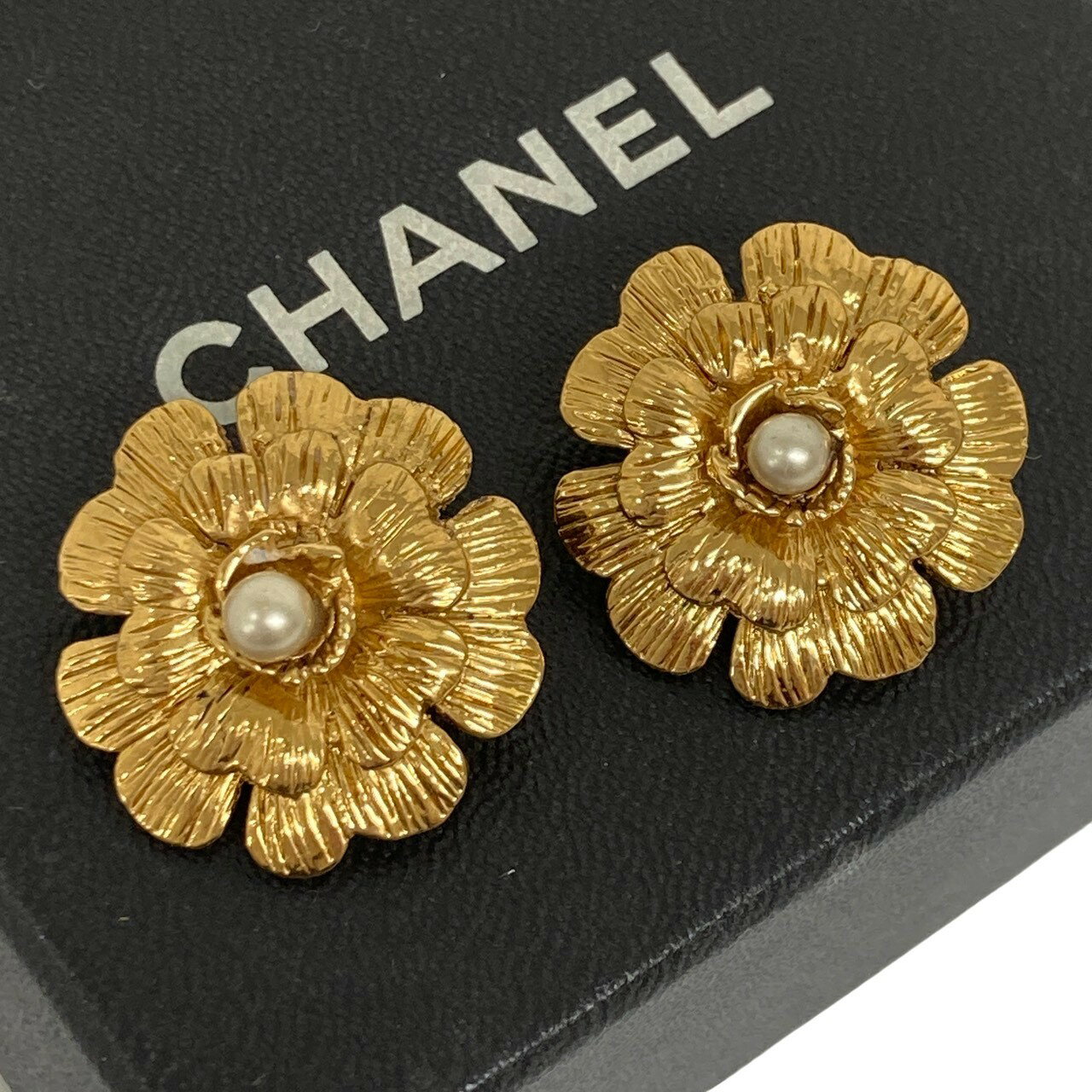 商品名 CHANEL/シャネル/カメリア/パール/ヴィンテージ/イヤリング/ゴールドカラー/箱付/RS1164 管理番号 PDJQ2HNEGALE コンディション・サイズなど この商品の参考ランクは　中古AB N 使用されていない未使用・新...