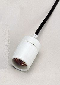 ■E26 モーガルソケット付（60Wまで対応） ■中間スイッチ付 ■プラグ付 ■ビニールコード 2.0m付 ■重量：0.1kg 注） 1. 雨や水滴のかかる状態や湿度の高い 　ところで使用しないでください。 2. 器具は分解しないでください...