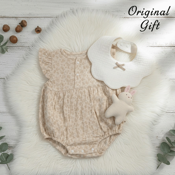 商品説明 出産祝いの定番ロンパース、スタイ、ラトルをセットにした 当店オリジナルベビーギフト3点セットです。 贈って喜ばれるアイテムを詰め込みました♪ ギフトボックス付きです。 可愛らしいお花柄の優しい色のロンパース。 柔らかい素材のうさぎ...