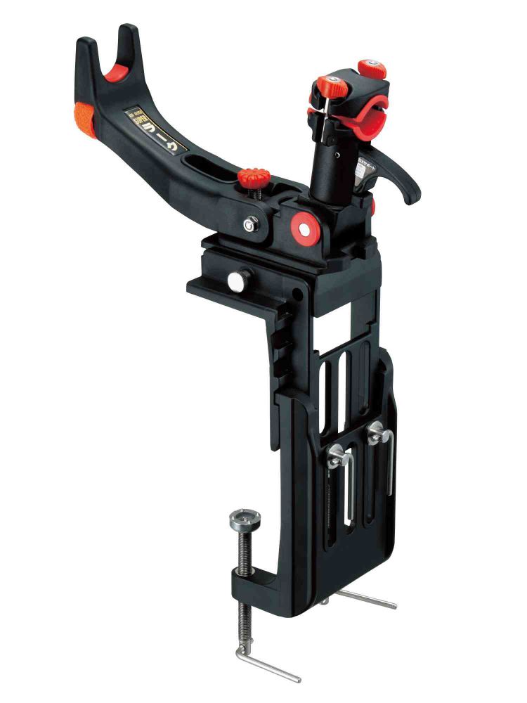 コメント●取付有効幅：70〜215mm●適合ハリス（幹糸）：約16号まで●サポート竿径取付サイズ：φ32まで●収納サイズ（付属品ドライバッグ収納時）：135x305x154mm●重量：2460g●付属品：収納用ドライバッグ、尻手ロープ、細竿...