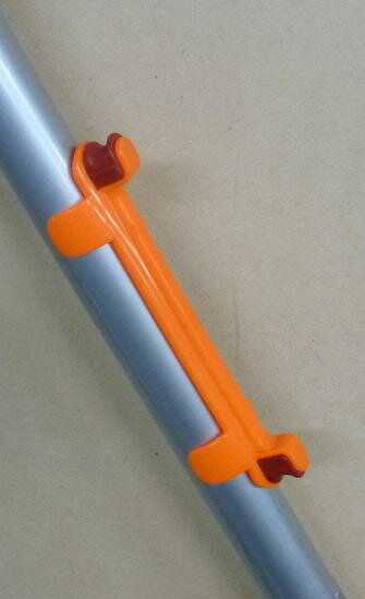 コメント竿にワンタッチ装着可 糸巻き部がラバーパッドで糸にやさしい 細糸でもしっかり止まる糸止 適合竿サイズ 18φ〜23φ 材質:ABS樹脂・ゴム 入り数:1本入