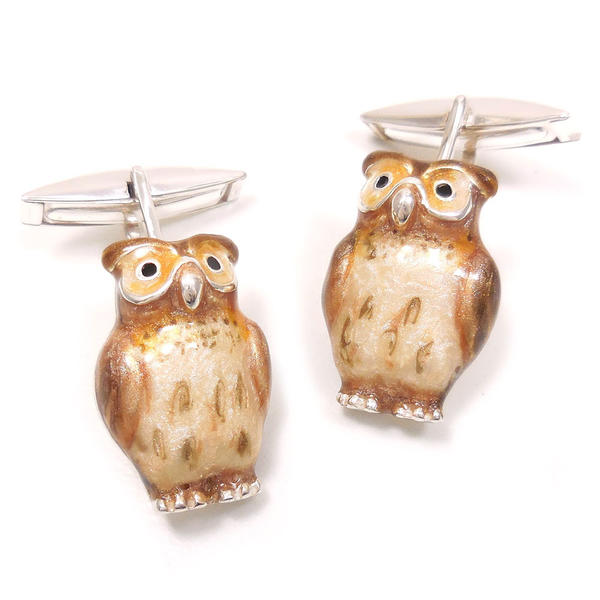 シルバーの上品な光沢と職人技術が息づくエナメル着色がユニークな高級感をだだよわせる、イタリア：サツルノ社製の、フクロウの銀製カフスボタン（カフリンクス）です。 フクロウは「不苦労」という当て字をされたり、「森の賢者」と言われ知恵の象徴にされ...