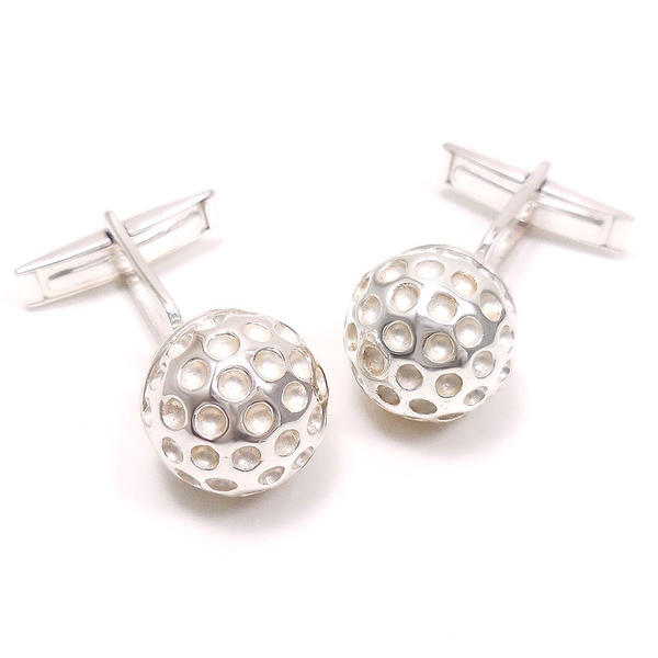 シルバーの上品な光沢がユニークな高級感をだだよわせる、イタリア：サツルノ社製の、ゴルフボールの銀製カフスボタン（カフリンクス）です。 丸くゴロンとした、シルバーならではも重みがあるゴルフボール。ゴルフ好きの方へのギフトにいかがですか？モチー...