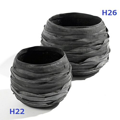 自転車のチューブなどのリサイクルラバーを使用した、無骨でワイルドな雰囲気の鉢カバー。 ■サイズバリエーション ・D12×H12cm（S）は こちら ・D13×H13cm（S）は こちら ・D26×H22cm（L）は こちら ・D36×H26...