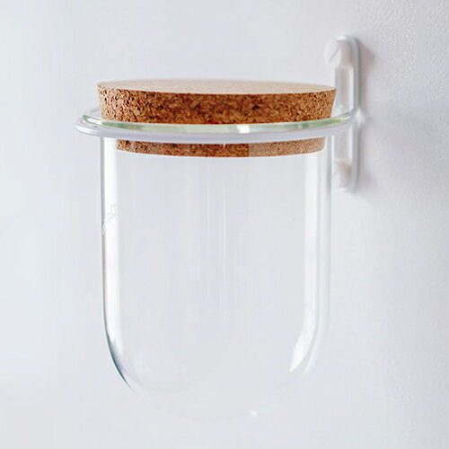 コルクの蓋がついたテラリウム用の壁掛けポット。 密閉された容器内部で水分が循環するため、こまめな水やりは不要です。根腐れを防ぐために適宜蓋を開けて内部の空気を入れ替えるようにしてください。 苔や多肉植物などを入れたら、ポットの中に小さな植物...