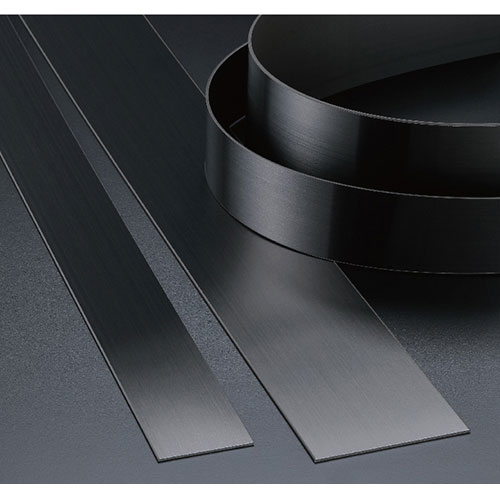 ■材質：SUS304L改質材・軟質塩ビ改質樹脂 ■仕上げ：ブラックHL ■サイズ：H60mm×L30m×t=2 ■梱包重量：7kg ■購入に関するご注意事項： メーカー直送時は入数単位にて受注承ります。 ■特長： ・曲面+直線の連続施工を実...