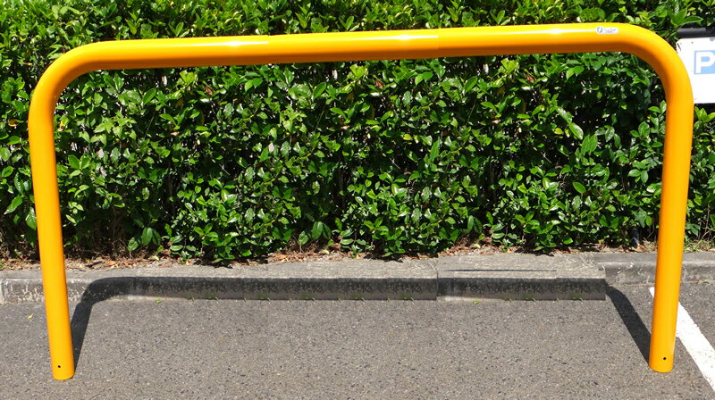 　車止めゲート 鉄製 Φ60.5XW2000XH650固定式『F6-20』【送料無料】 径・高さが豊富に揃うスタンダードモデル！ご自宅前・駐車場・歩道で車をガード！ ご自宅前・駐車場・歩道で車をガード！サンキン株式会社製『メドーマルク』 車...