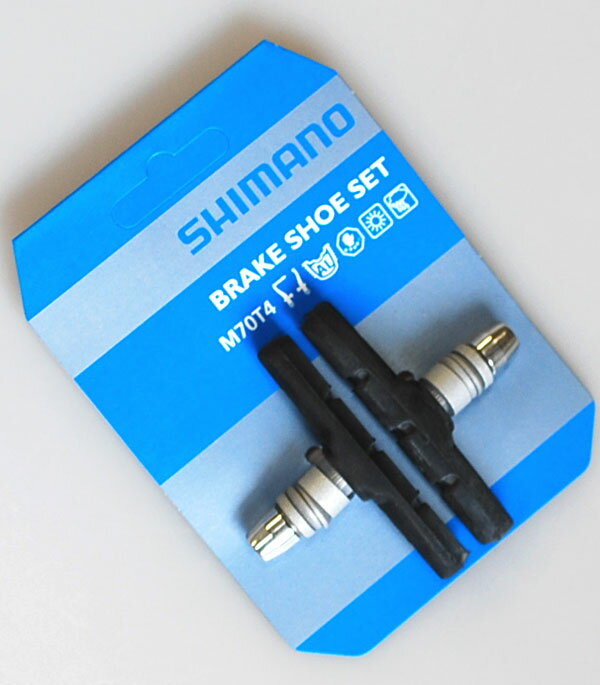 シマノ純正のクロスバイク/MTBなどで使用されているカンチVブレーキ用ブレーキシュー M70T3 です。雨天走行時など、減りが早くなります。ブレーキング時に音がでるようになったから、すぐに交換しましょう。1台分（前後）では2ペア必要となりま...