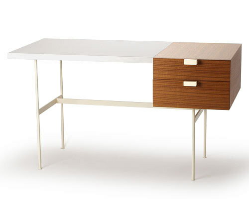 天板と引き出し部分が異なる素材で構成されている ピエール・ポラン初期のデザインのF031プチデスク。 1960年以降発表されている彫刻的なデザインとは異なり、 機能性を追及したシンプルなスタイルが特徴的デスクです。 落ち着いた色合いは様々な...