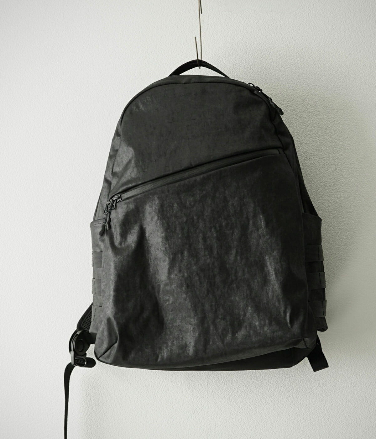 design: 昨年までCOLINAで展開をしていたDay _Packは、制作していただいていました工場が無くなってしまったので、一時生産を中止していましたが、今回、新たな工場様との取り組みが始まり、生産を再開することができました。 再生産...
