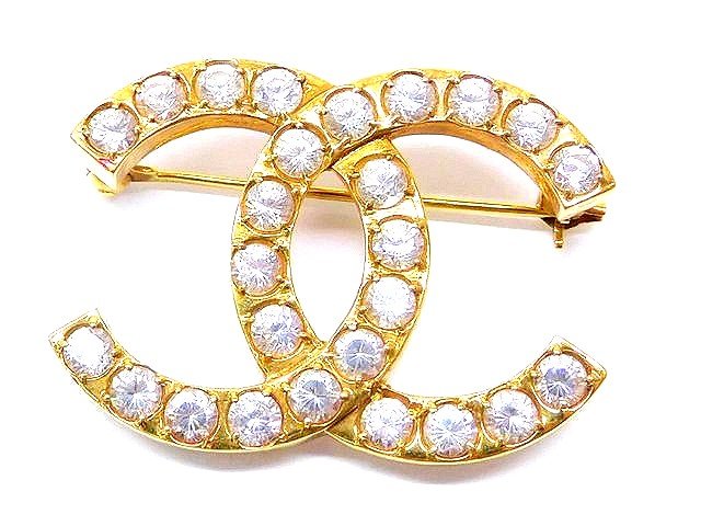 【コメント】：石の種類は不明です。ダイヤではありませんでした。 【サイズ】：約30×25mm 【素材】：K18イエローゴールド 【総重量】：約7．2g 【付属品】：特にありません 【コンディション】：目立つ難点は無く綺麗な商品です。 【ラン...