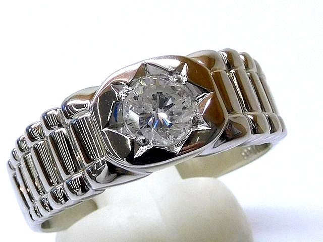 【素材】：プラチナ900　重さ：約12．6g 【サイズ】：約30号　最大幅：約9mm 【石】：ダイヤ 1．03ct 【付属品】：特にございません。 【コンディション】：ダイヤに亀裂やテーブル面に穴が開いております。プラチナの部分はサイズ直し...