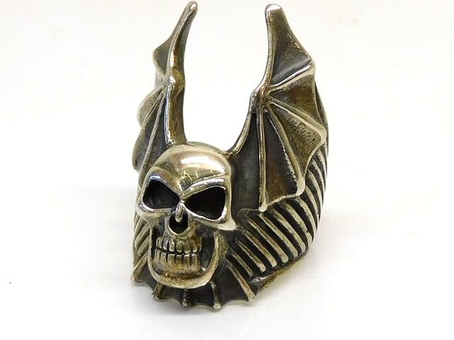 【コメント】：ノーブランド品となります。 【サイズ】：約19号　最大幅約35mm 【素材】：シルバー925 【重量】：約22．8g 【付属品】：特にありません 【ランクAB】：多少の擦れクスミ等ございますが特に目立つ難点はありません。 当店...