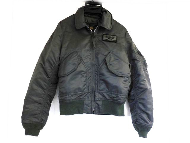 【サイズ】：表記M（約 肩幅45×身幅49×袖丈52×前着丈57cm） 【カラー】：カーキ系 【素材】：ナイロン（画像にてご確認ください） 【付属品】：特にありません 【ランクA】：多少の毛玉、毛羽立ちはありますが目立つ難点は無く綺麗な状態...