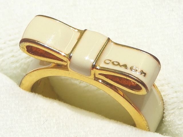 【サイズ】：幅約5mm、約12号 【カラー】：ゴールド×アイボリー系 【付属品】：箱など画像のもので全てです。 【ランクAB】：小傷やクスミ等ございます 当店は3人以上の現役鑑定士が鑑定済みで全て本物です 参考上代は輸入小売価格となり、諸事...