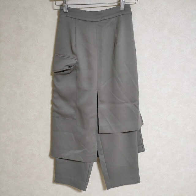 L239518-1960081-39 商品説明 ブランド AMERI アイテム パンツ 239518 サイズS レイヤード カラー グレージュ※色は実物を見て判断したものを記載しております。発売時のカラー展開は把握しておりませんので、メーカ...