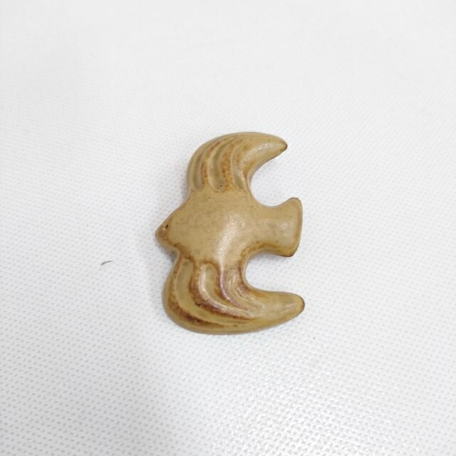 L241248-91008-19 商品説明 ブランド キエリ舎 アイテム ブローチ 陶器 鳥 カラー ベージュ※色は実物を見て判断したものを記載しております。発売時のカラー展開は把握しておりませんので、メーカー公式のカラーとは異なる場合もご...