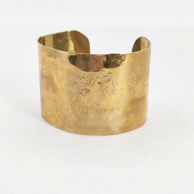 L275202-919508-59 商品説明 ブランド accessories MAU アイテム バングル 真鍮 カラー ゴールド※色は実物を見て判断したものを記載しております。発売時のカラー展開は把握しておりませんので、メーカー公式のカラ...