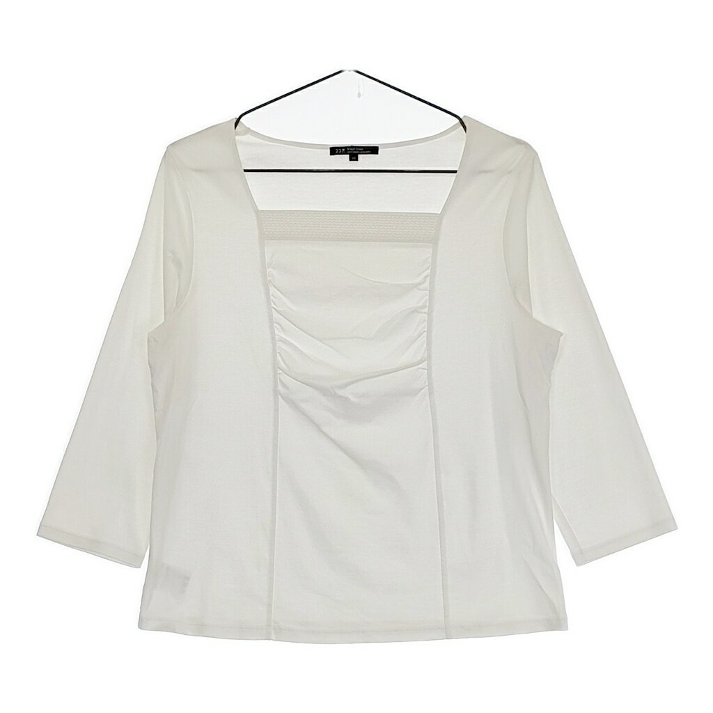 L245852-91308-19 商品説明 ブランド 23区 アイテム カットソー スクエアネック サイズ44 カラー ホワイト※色は実物を見て判断したものを記載しております。発売時のカラー展開は把握しておりませんので、メーカー公式のカラー...