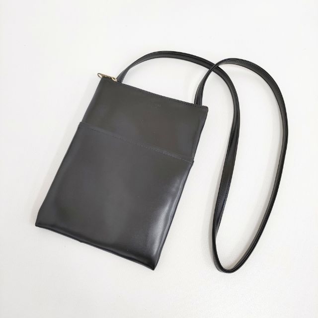 L275697-95208-29 商品説明 ブランド CLASKA アイテム ショルダーバッグ G&S DO BANK フラットポシェット カラー ブラック※色は実物を見て判断したものを記載しております。発売時のカラー展開は把握しておりませ...