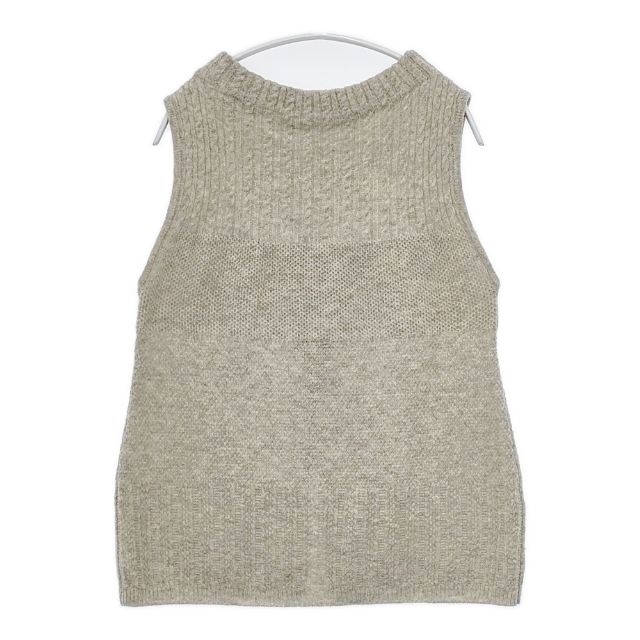 L258561-93908-25 商品説明 ブランド Fleurire アイテム ベスト ノースリーブ ニット ウールナイロン カラー グレー※色は実物を見て判断したものを記載しております。発売時のカラー展開は把握しておりませんので、メーカ...