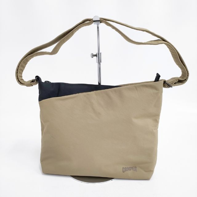 L260170-920808-59 商品説明 ブランド CAMPER アイテム ショルダーバッグ Pera 52730 カラー ベージュ※色は実物を見て判断したものを記載しております。発売時のカラー展開は把握しておりませんので、メーカー公式...