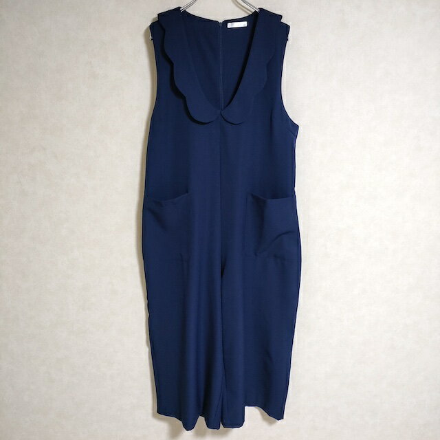 L235698-1913081-19 商品説明 ブランド merlot アイテム サロペット オールインワン スカラップカラー カラー ネイビー※色は実物を見て判断したものを記載しております。発売時のカラー展開は把握しておりませんので、メー...