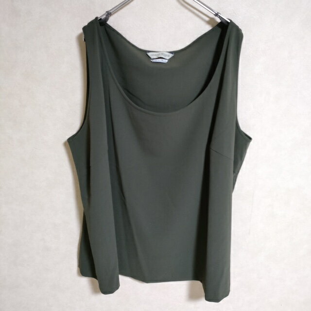 L229075-1910081-19 商品説明 ブランド MARINA RINALDI アイテム カットソー ノースリーブ サイズ31 カラー カーキ※色は実物を見て判断したものを記載しております。発売時のカラー展開は把握しておりませんので...