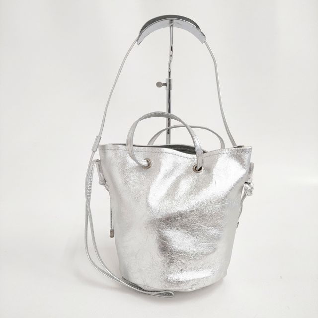 L275911-929908-89 商品説明 ブランド blancle ブランクレ アイテム トートバッグ レザー S.LEATHER CIRCLE HANDLE BAG 2way ショルダーバッグ カラー シルバー※色は実物を見て判断した...