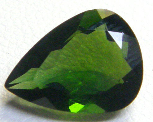 宝石名 天然グリーントルマリン 産地 スリランカ産 重さ 3.45ct サイズ 12.2x9x4.8ミリ 色 緑色 商品説明 テリ良く 色合い良い 裸眼クリーン 。 発送 簡易書留郵便も対応しています。重さにより価格変わります。基本420円。