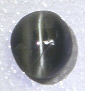 宝石名 天然コーネルピンキャッツアイ 産地 スリランカ産 重さ 0.36ct サイズ 4.3x3.8x4ミリ 色 グレー色 商品説明 シャープ線キャッツ効果 キズありサンプルにどうぞ 。 発送 簡易書留郵便も対応しています。重さにより価格変...