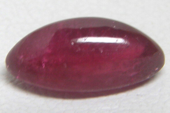 宝石名 天然ルビー「含浸処理」 産地 アフリカ産 重さ 2.72ct サイズ 11x5.4x4.5ミリ 色 赤色 商品説明 カボッションカット 半透明 天然含浸処理石。 発送 簡易書留郵便も対応しています。重さにより価格変わります。基本430円