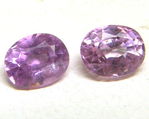 宝石名 天然ピンクサファイア 産地 スリランカ産 重さ 2コ1.03ct サイズ 5x4.1ミリ 色 ピンク色 商品説明 テリ良いピンクサファイア ペアー 発送 簡易書留郵便も対応しています。重さにより価格変わります。基本430円