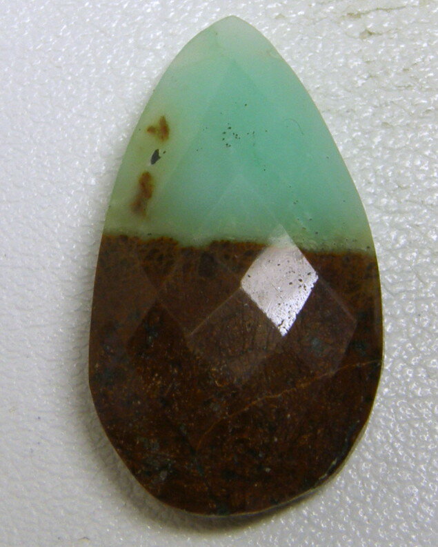 宝石名 天然クリソプレーズ 産地 アフリカ産 重さ 18.13ct サイズ 27.5x14.9x6.6ミリ 色 グリーン/チャコール色 商品説明 クリソプレーズとアゲート？混合石 先端横穴貫通加工済み。 発送 簡易書留郵便も対応しています。...