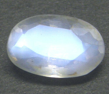 宝石名 天然ブルームーンストーン「ムーンストーン」 産地 スリランカ産 重さ 0.57ct サイズ 7.5x4.8x2.8ミリ 色 　ブルーシラー色 商品説明 ブルームーンストーン ムーンストーン オーバルファセットカット。 発送 簡易書留...