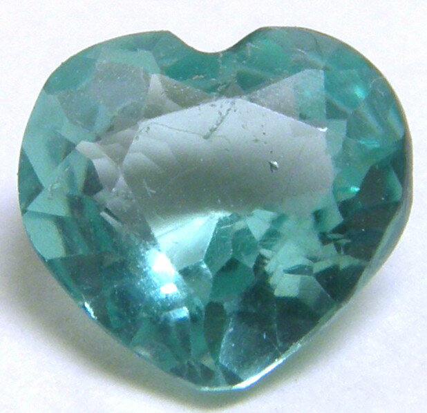 宝石名 天然グリーンアパタイト 産地 アフリカ産 重さ 1.18ct サイズ 6.8x7.4x3.7ミリ 色 グリーン色 商品説明 ハートシェイプカット 。 発送 簡易書留郵便も対応しています。重さにより価格変わります。基本430円