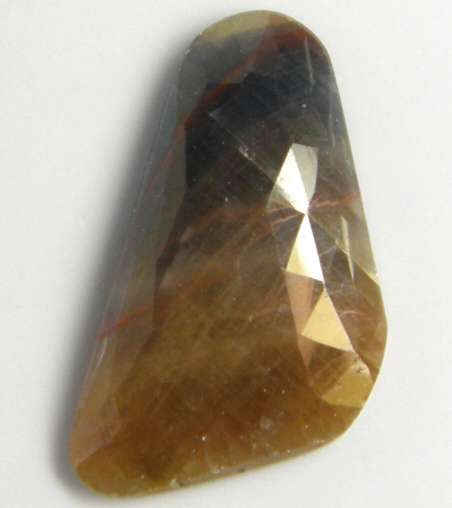 宝石名 天然パーティーカラーサファイア 産地 アフリカ産 重さ 20.80ct サイズ 28.50x5.8x4.70ミリ 色 青/ブラウン色 商品説明 ローズカット パーティーカラーサファイア。 発送 簡易書留郵便も対応しています。重さによ...