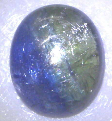 宝石名 天然バイカラータンザナイト 産地 タンザニア産 重さ 6.70ct サイズ 13.3x11.3x4.7ミリ 色 青/緑色 商品説明 タンザナイトとグリーンゾイサイト バイカラー モヤットですが十字スター効果もあります。 発送 簡易書...